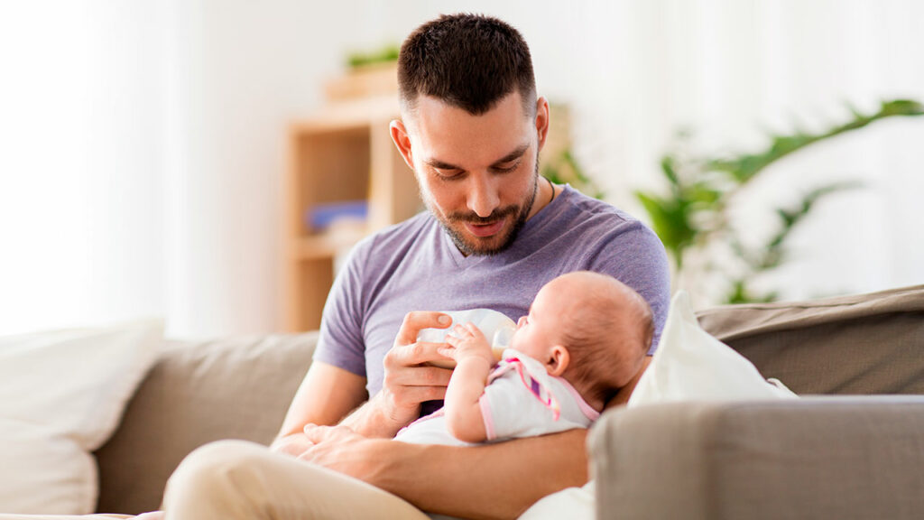 Cómo participa papá antes y después del nacimiento del bebé
