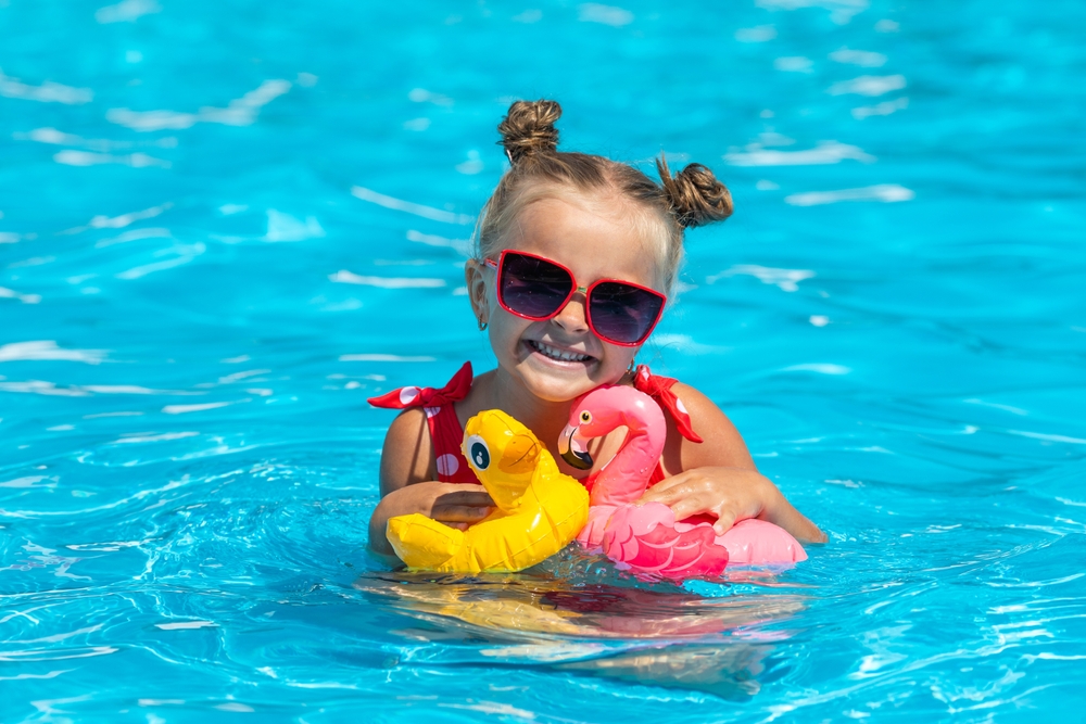 ¿Cómo proteger a los niños en las albercas?