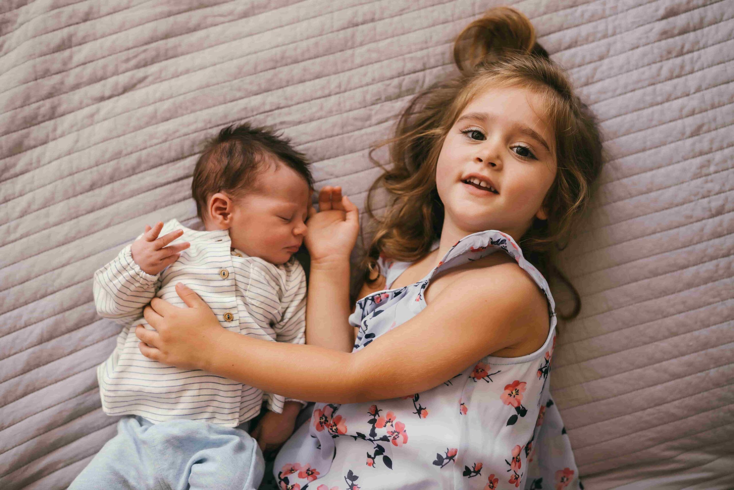 Frases bonitas de hermanos para dedicar a tus hijos